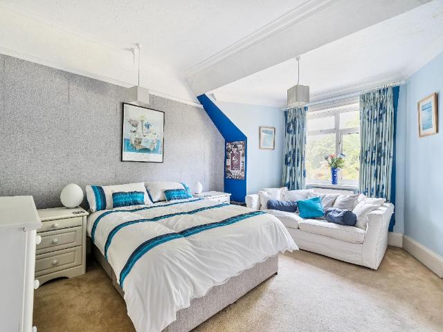 6 bed house for sale