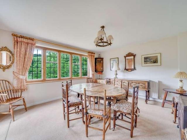 6 bed house for sale