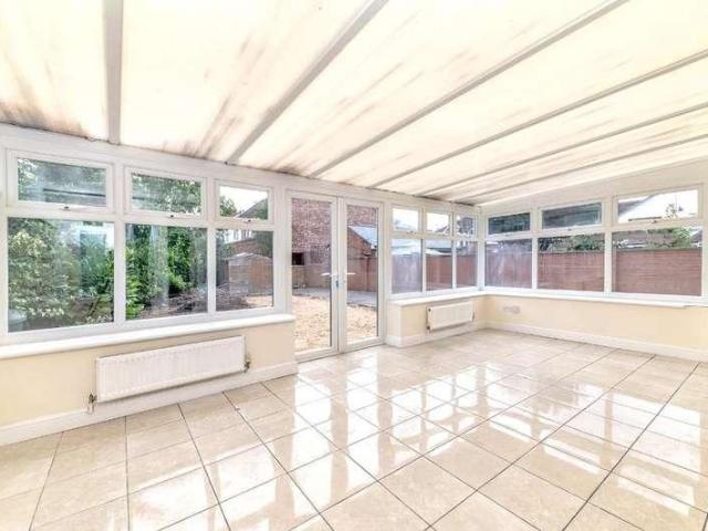 6 bed house for sale