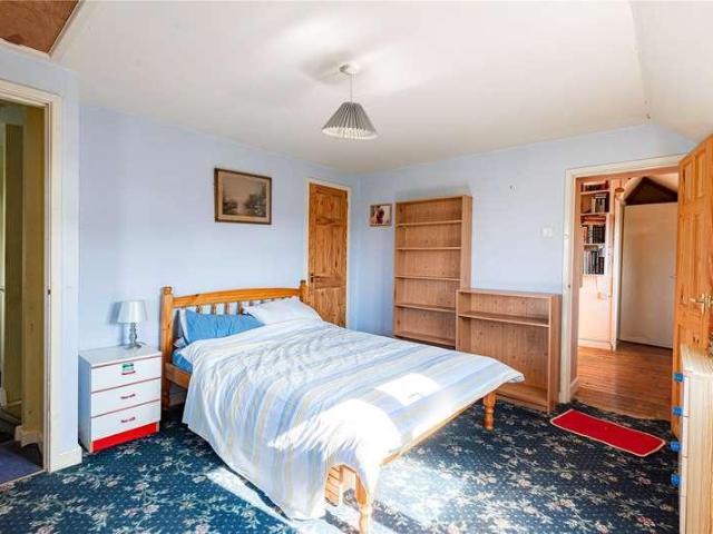 6 bed house for sale