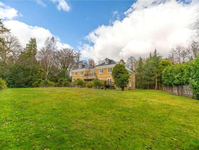 6 bed house for sale
