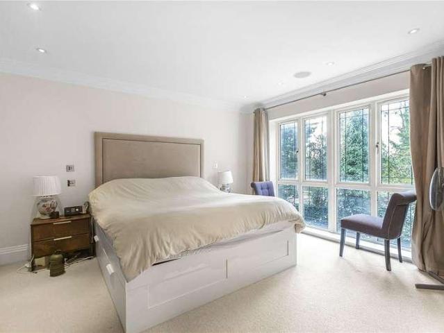 6 bed house for sale