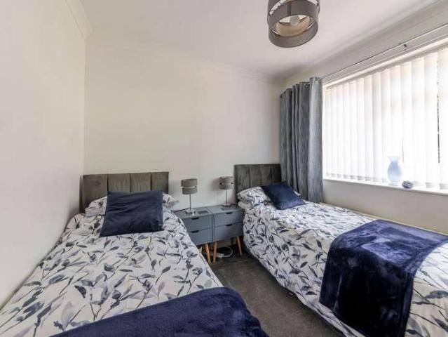 6 bed house for sale