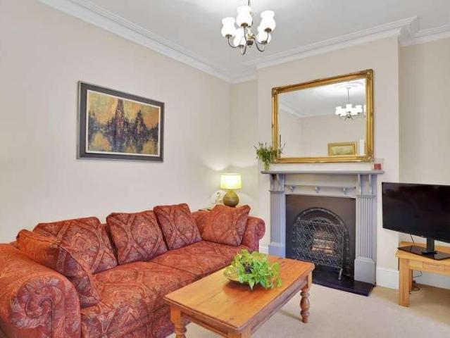 6 bed house for sale