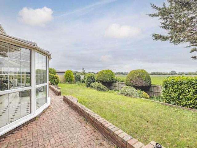 6 bed house for sale