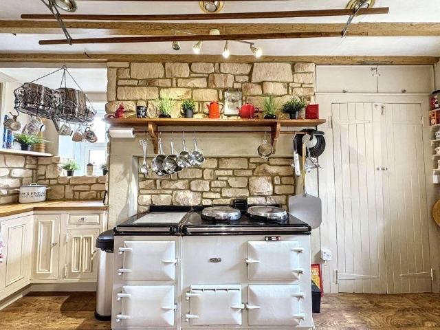 6 bed house for sale