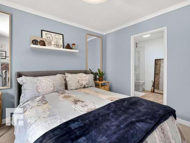 6 bed house for sale