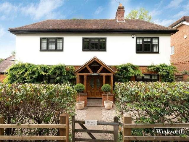 6 bed house for sale