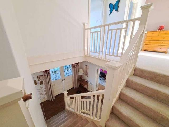 6 bed house for sale