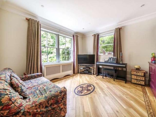 6 bed house for sale