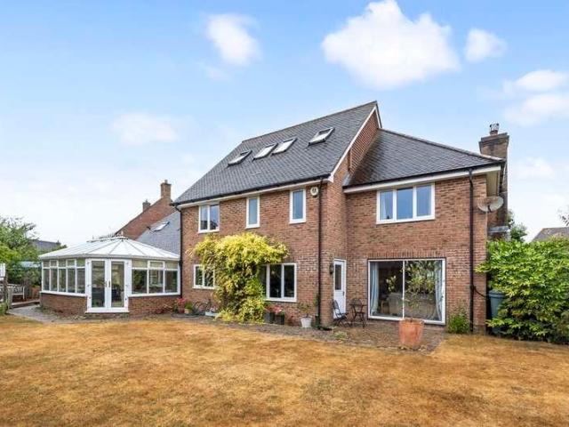 6 bed house for sale