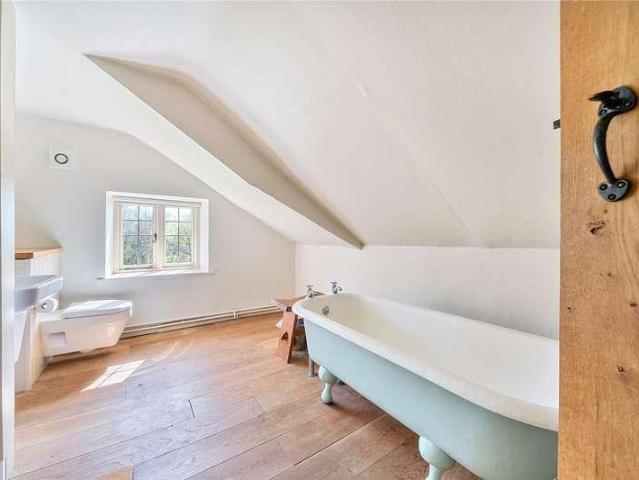 6 bed house for sale