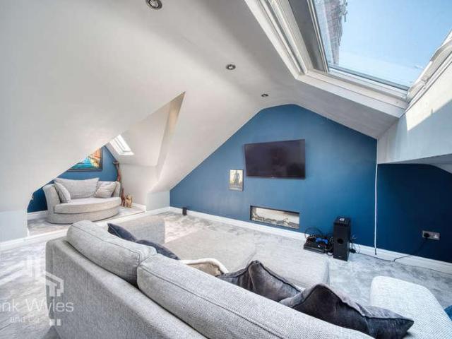 6 bed house for sale