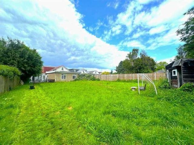 6 bed house for sale
