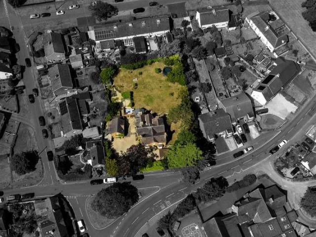6 bed house for sale