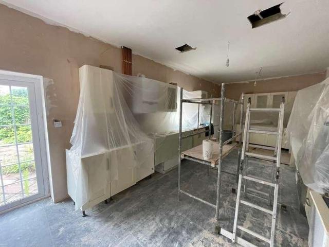 6 bed house for sale