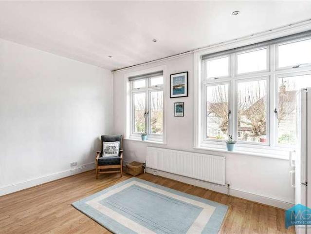 6 bed house for sale