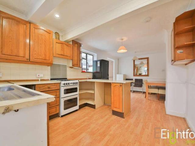 6 bed property for sale