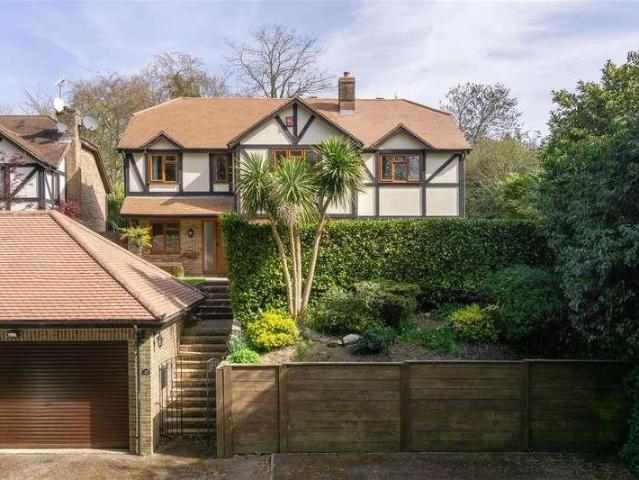 6 bed house for sale