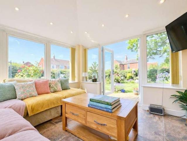 6 bed house for sale