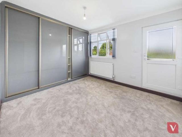 6 bed house for sale