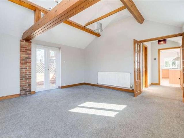 6 bed house for sale