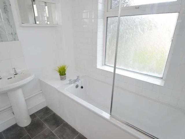 6 bed house for sale