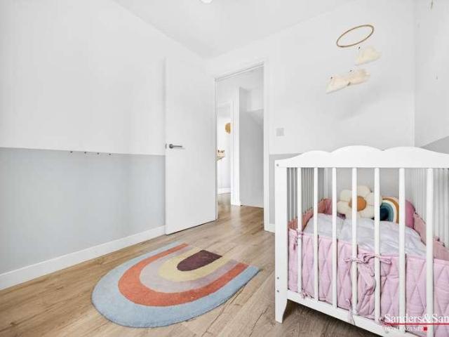 6 bed house for sale