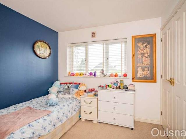 6 bed house for sale
