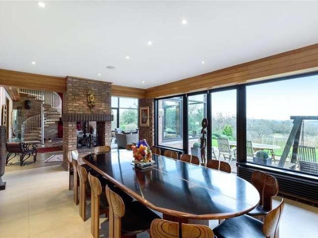 6 bed house for sale