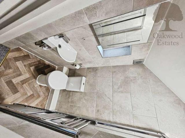 6 bed house for sale
