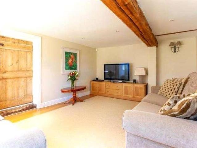 6 bed house for sale