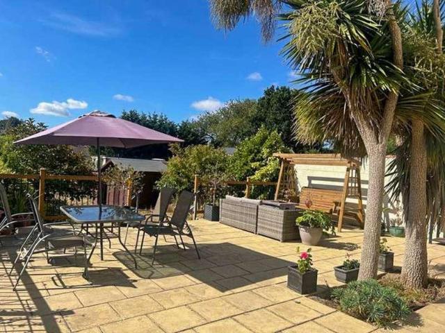6 bed house for sale
