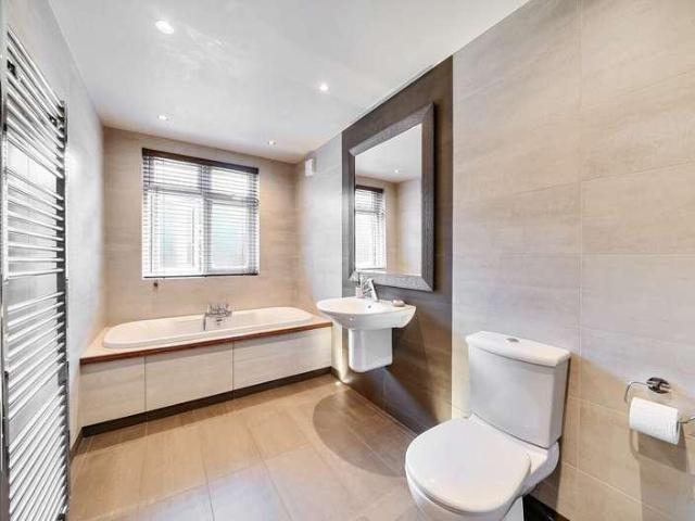 6 bed house for sale