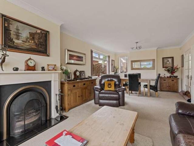 6 bed house for sale