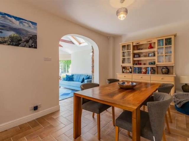 6 bed house for sale