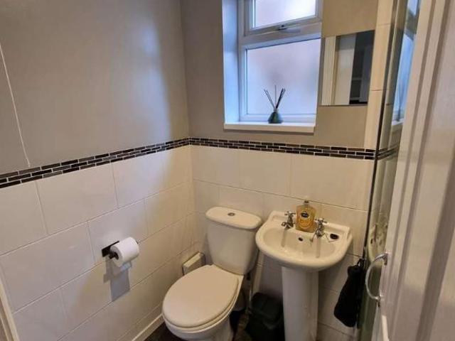6 bed house for sale