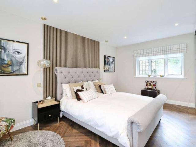 2 bed flat for sale