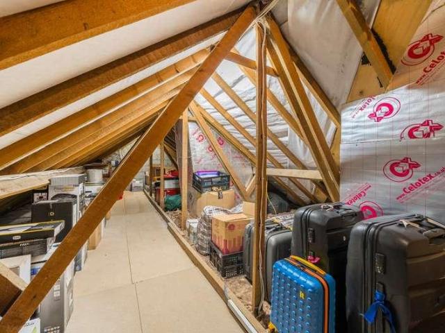 6 bed house for sale