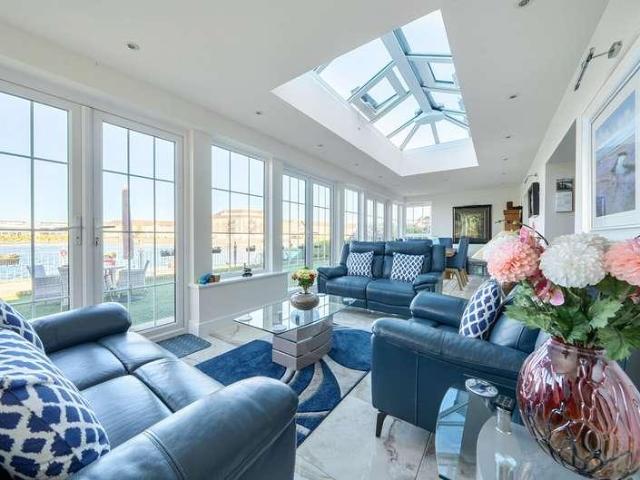 6 bed house for sale