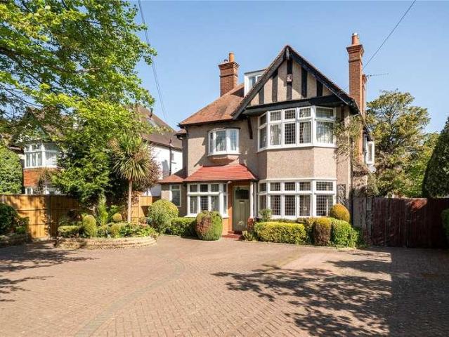 6 bed house for sale