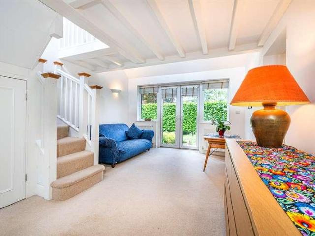 6 bed house for sale