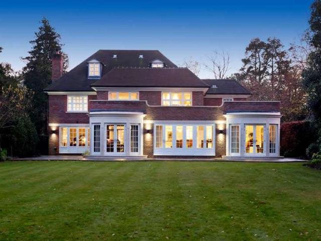 6 bed house for sale