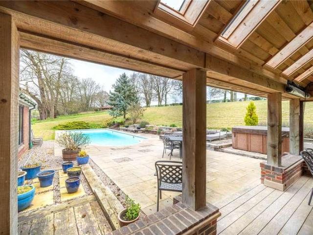 6 bed house for sale