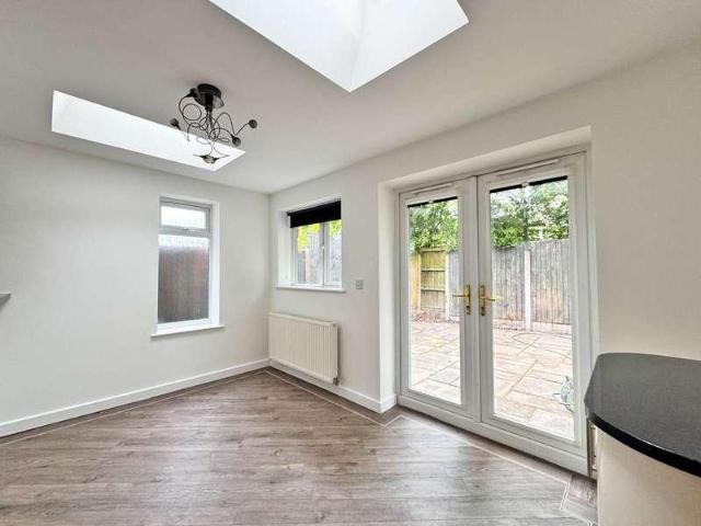 6 bed house for sale