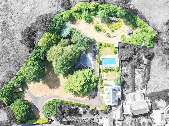 6 bed house for sale