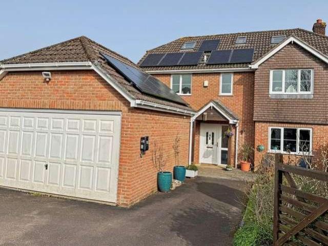 6 bed house for sale