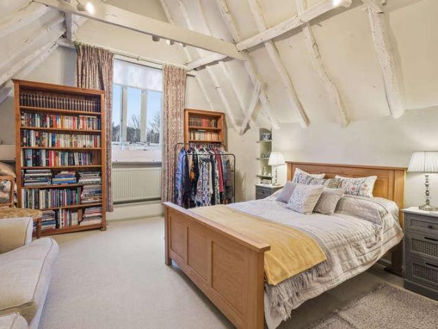6 bed house for sale