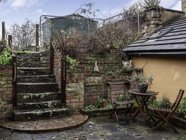6 bed house for sale