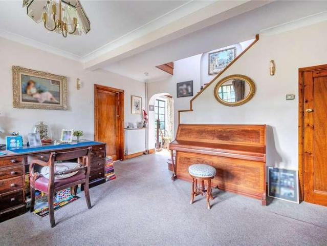 6 bed house for sale